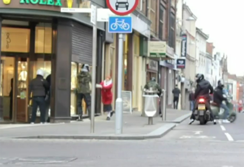 VIDEO: Pensioner fights jewel thieves with handbag