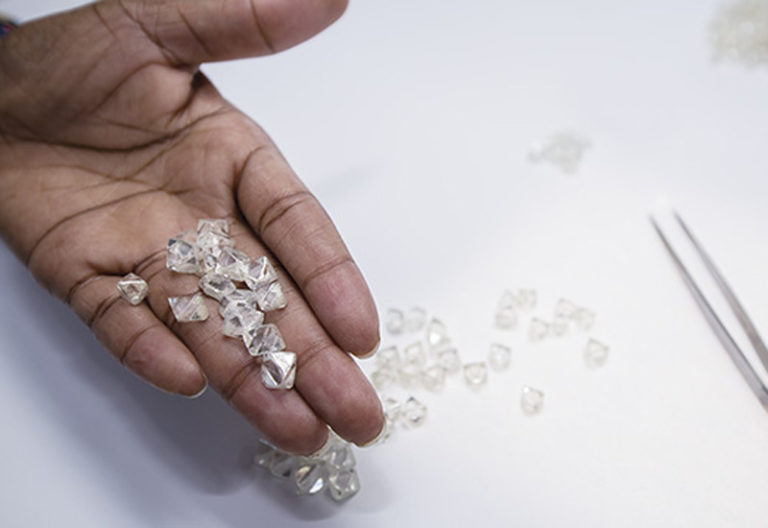 De Beers signs 10 year rough diamond agreement with Namibia
