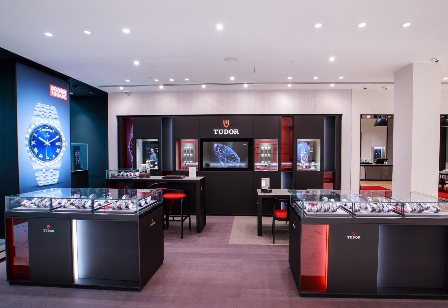 Goldsmiths opens overhauled Trafford Centre store